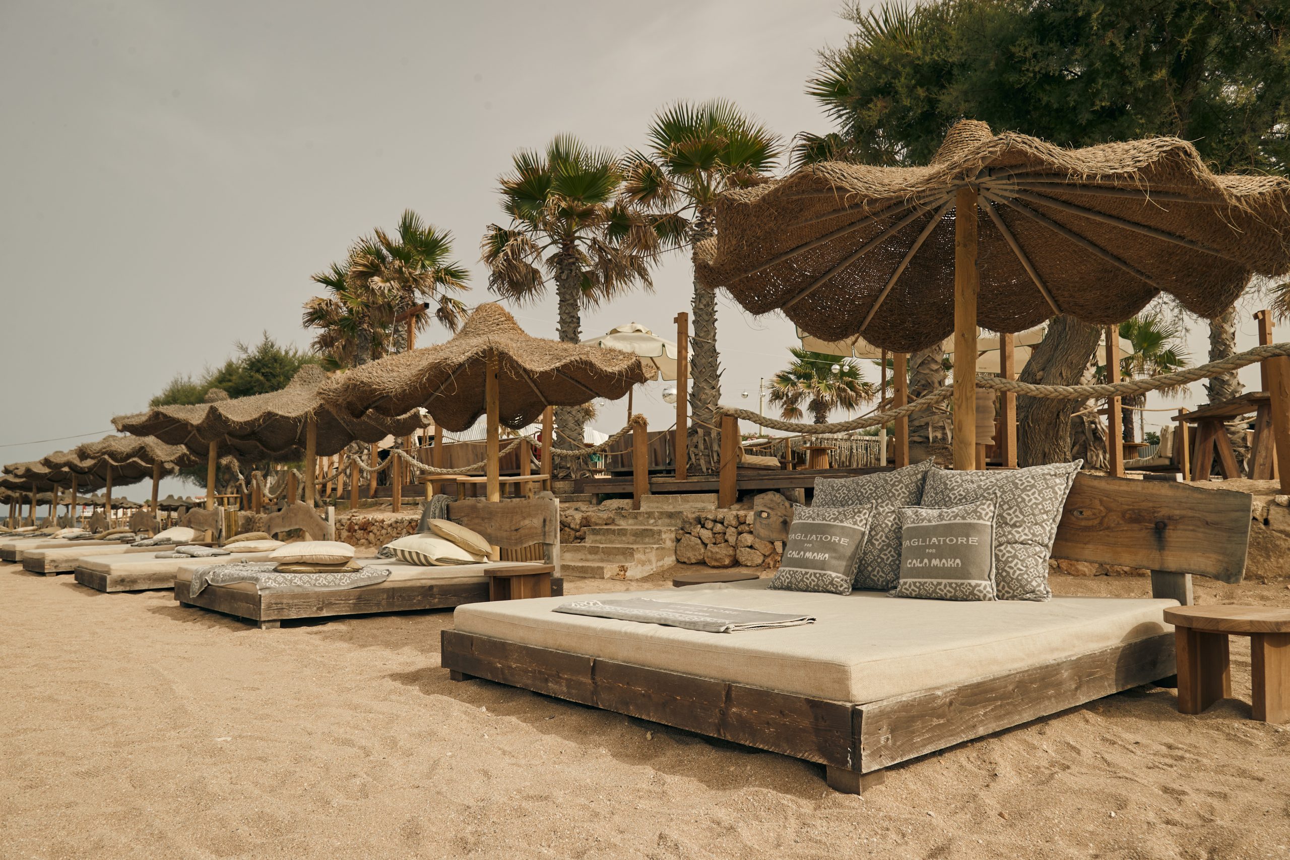 L’ELEGANZA DI TAGLIATORE VESTE IL MAGICO LIDO CALA MAKA BEACH IN PUGLIA ...